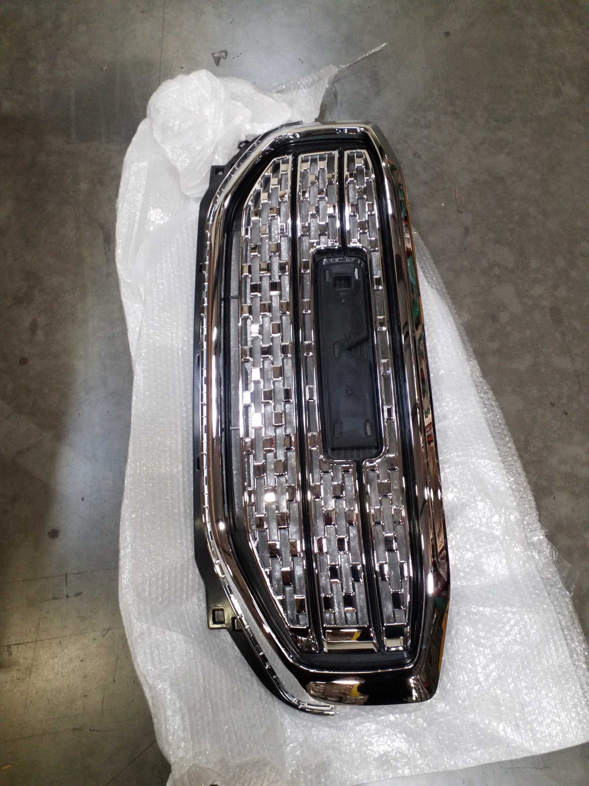 Used Chrome 84378394 For GMC Acadia Denali 2017 2018 2019 Front Upper ...