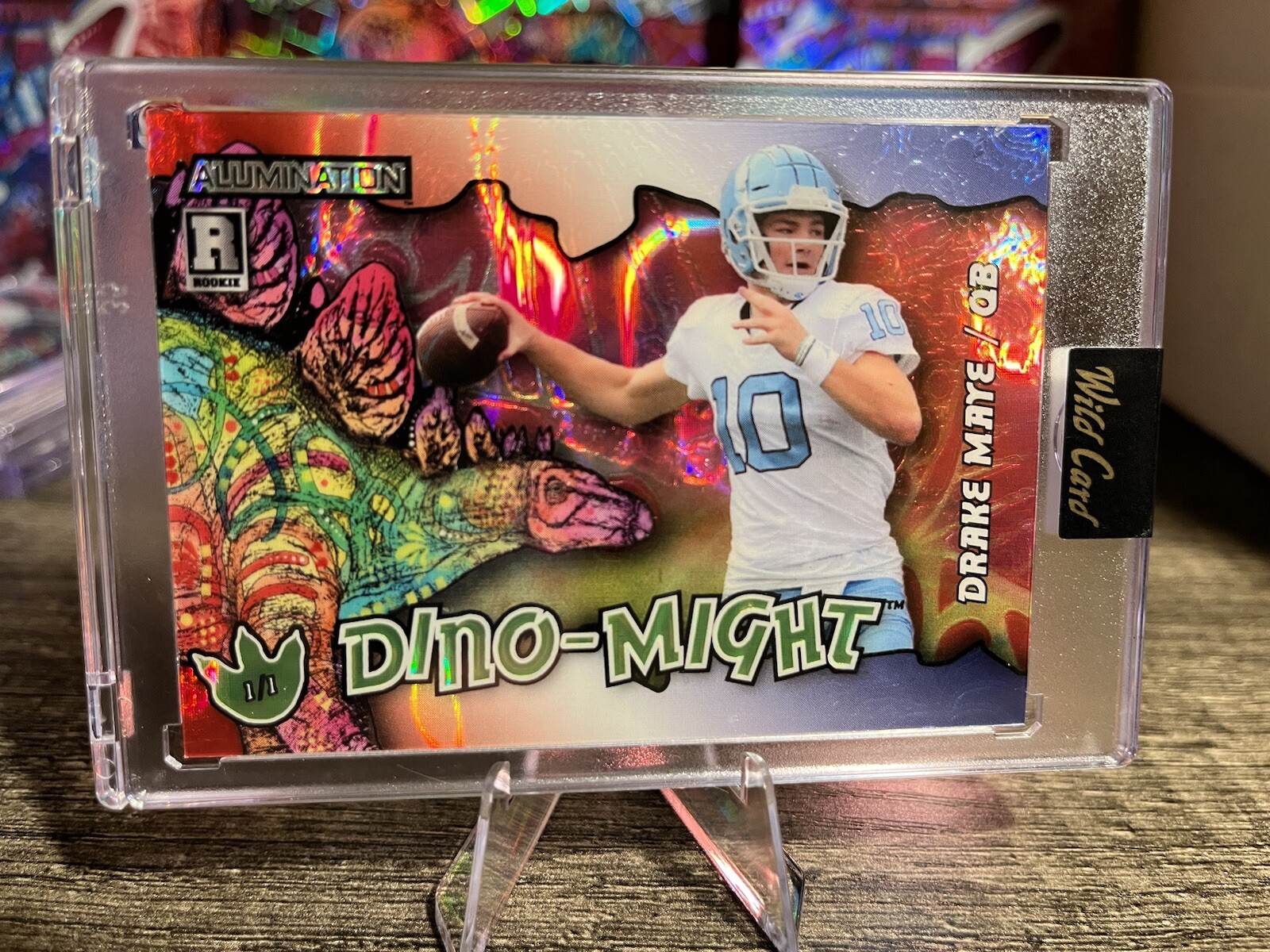 Drake Maye Wild Card Dino-Might 1/1 red, white, blue border lava ...