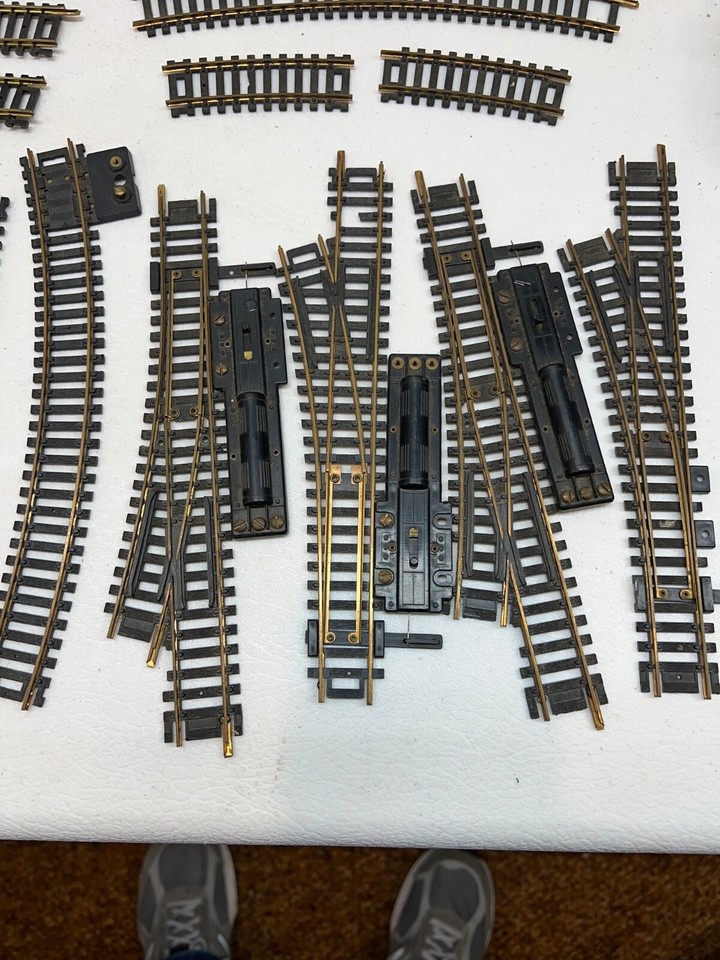 Lot Of Atlas HO Train Track 33 Pieces Curves, Straights, & Switches Pre ...