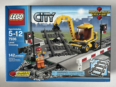 LEGO CITY: Level Crossing (7936) 673419130219 | eBay