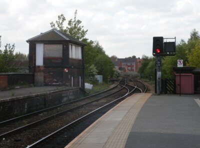 Photo 6x4 Disused signal box, Castleford Station c2009 | eBay UK