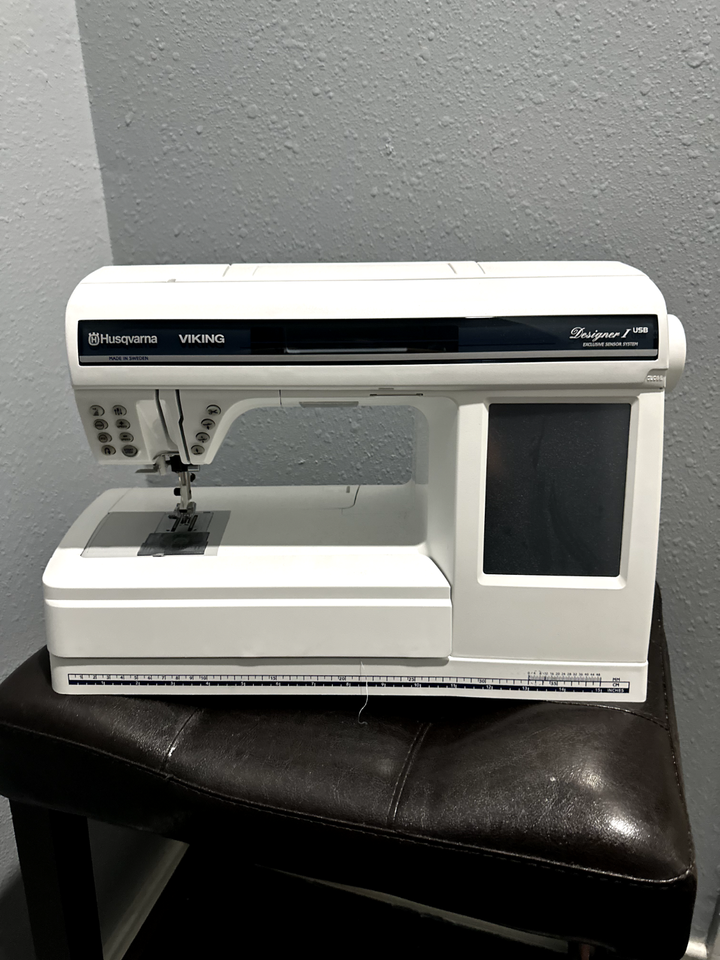 Husqvarna Viking Designer 1 Sewing Embroidery Machine with Case & Pedal ...