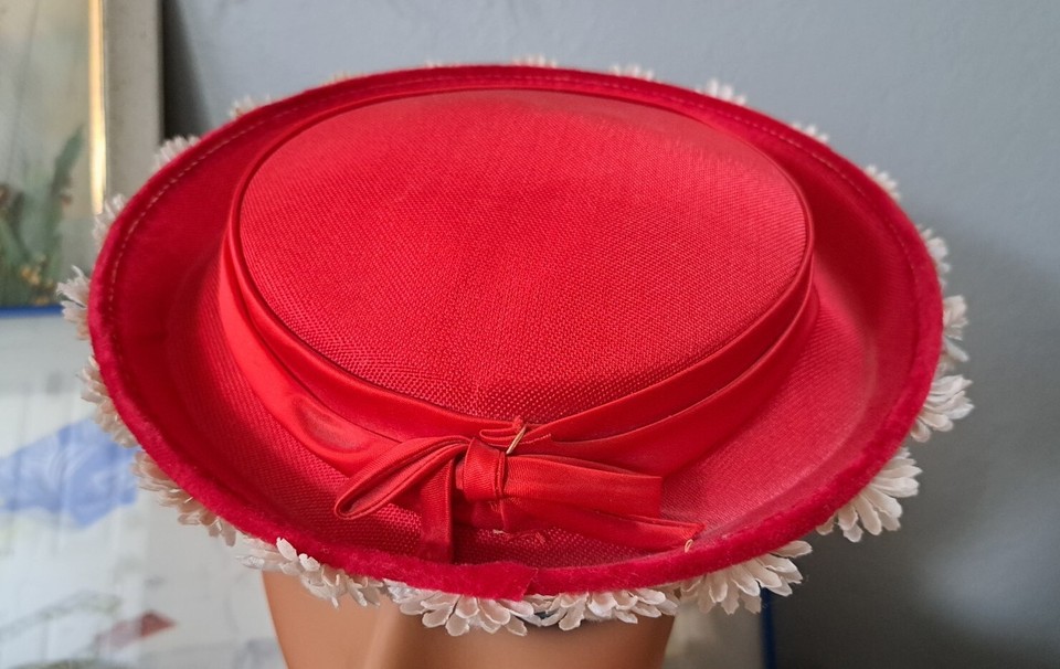 Vintage 1950's Prime RED HAT Cap Calot w White Daisy & Wire Tension ...