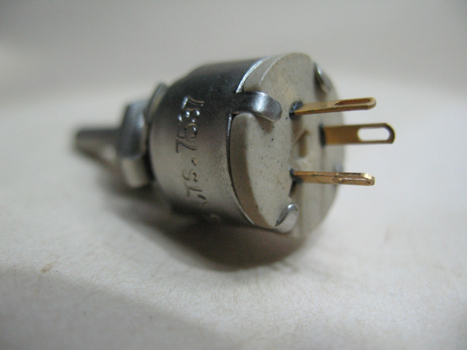 Qty. 4 CTS 3P1916 200K Pot Potentiometer Reverse Audio Taper 1/8" D ...