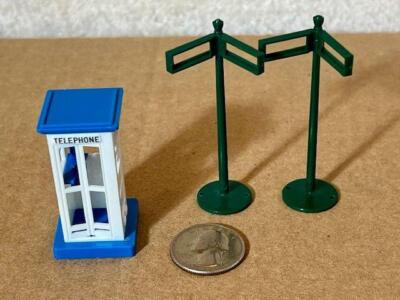 Vintage Plasticville O Gauge Phone Booth & 2 Street Name Signs | eBay