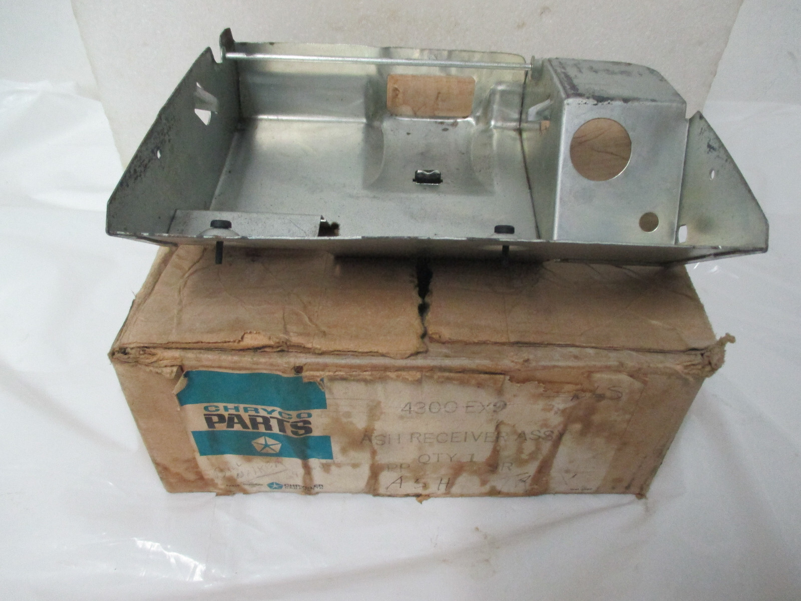 Mopar NOS 1970-73 Ply Fury Dodge Polara Monaco Ash Tray Receiver ...