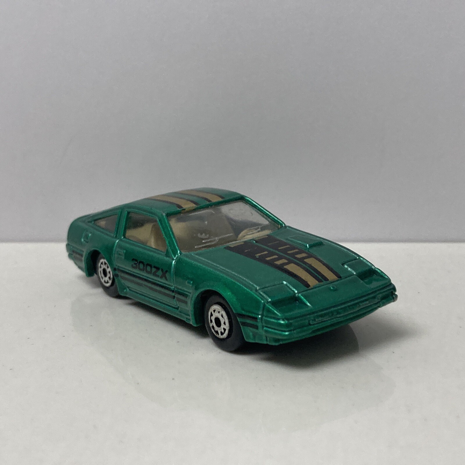 1983-1989 Nissan 300ZX Z31 Collectible 1/64 Scale Diecast Diorama Model ...