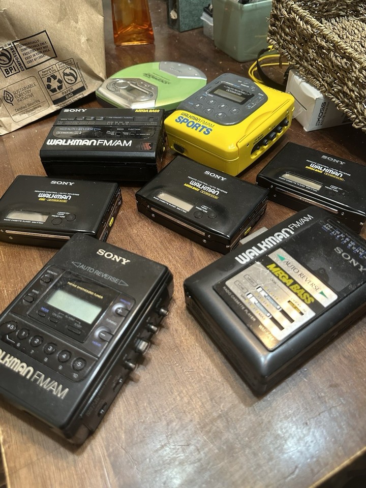 Huge Lot of Rare Sony Walkmans (including several F701Cs) | eBay