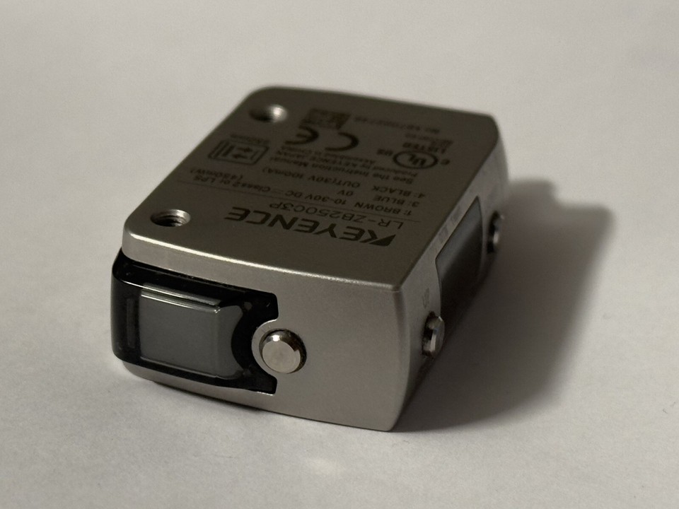 KEYENCE LR-ZB250C3P Self-Contained CMOS Laser Sensor with 3-pin M8 ...