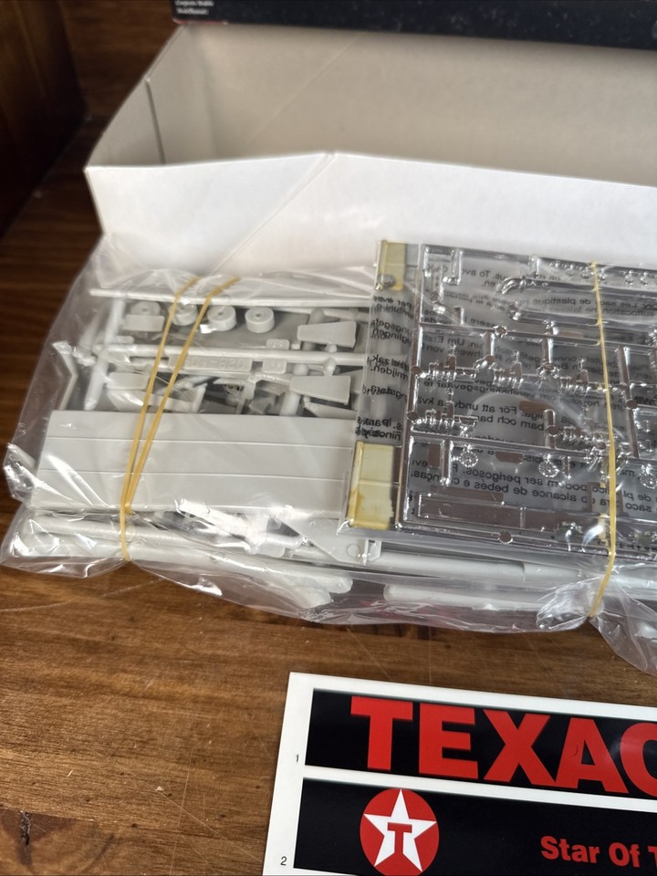 Sealed AMT Ertl Fruehauf Texaco Tanker Trailer 1:25 scale Model Kit ...