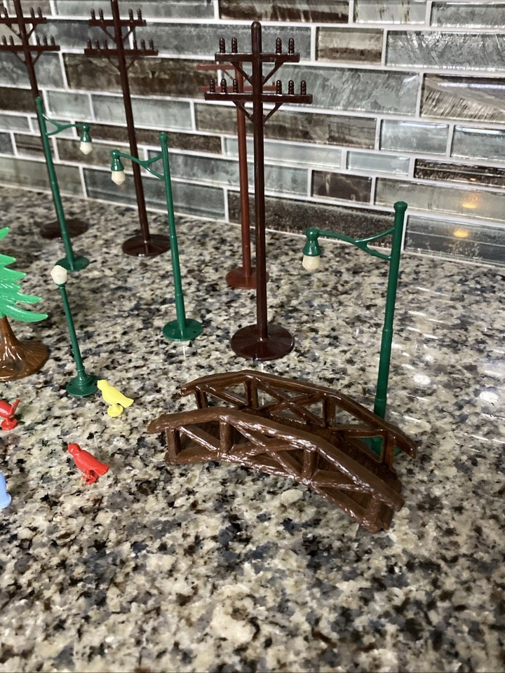 38 Plasticville O Gauge Street Accessories , Birds Trees Lionel/ Marx ...