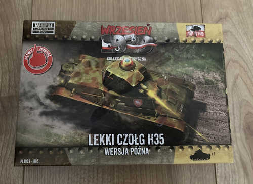 L282 First to Fight Model Kit 085 - French Hotchkiss H35 light tank - 1 ...
