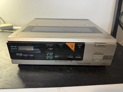 Hitachi VT-7E VHS 4-Head Portable Video Cassette Recorder Toploader ...
