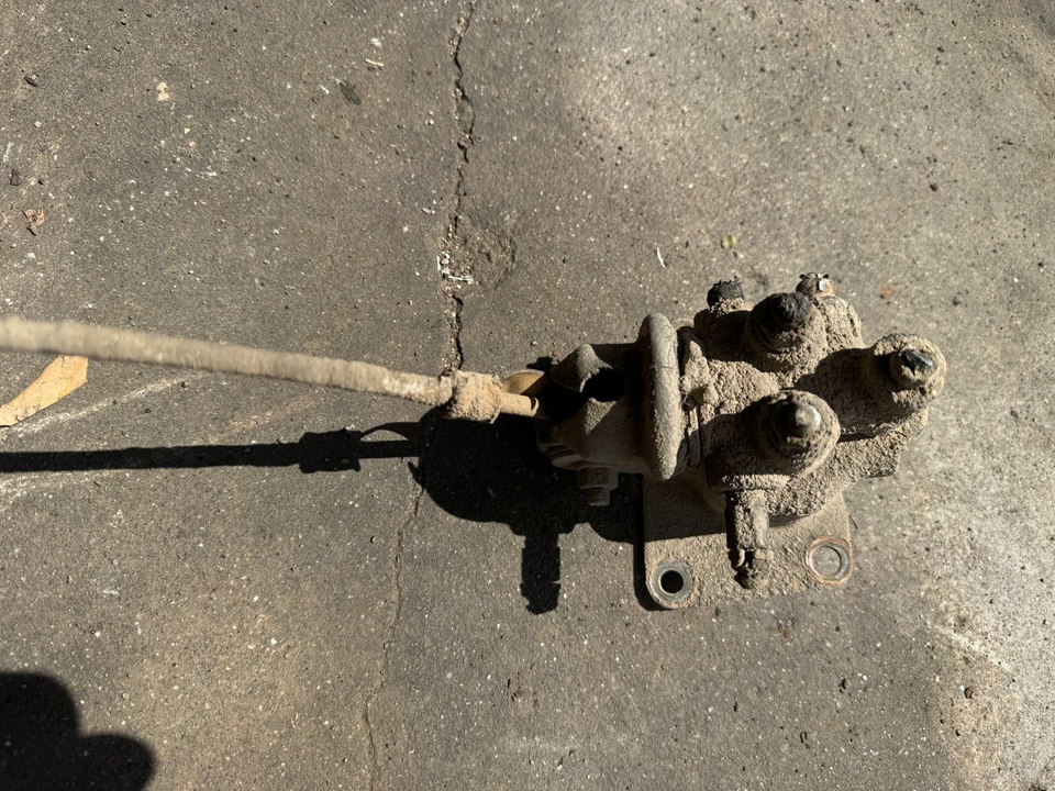 1989-1995 Toyota Pickup Truck LSPV Rear Brake Proportioning Valve w ...