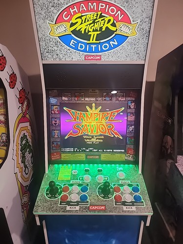 Arcade1UP Street Fighter II Big Blue Arcade Machine with Riser and ...