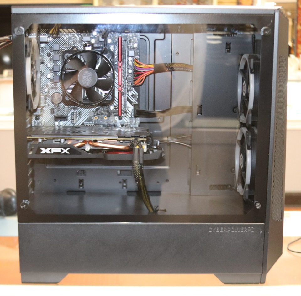 cyberpowerpc c series et8880-51945 W/ keyboard and mouse( No OS). boots ...