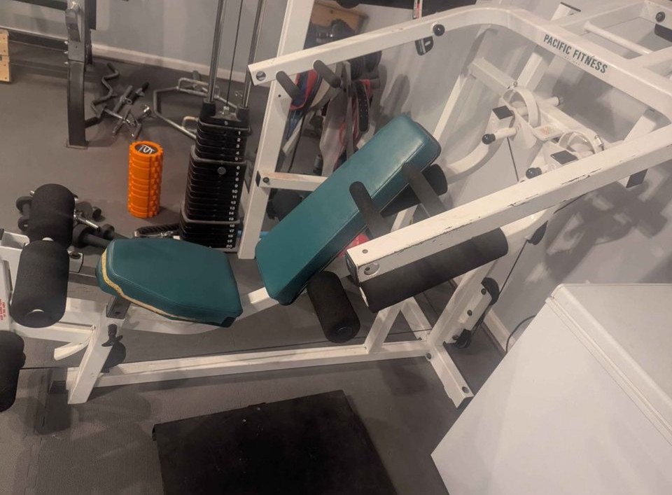 Pacific Fitness Del Mar Home Gym Seat Needs Slight Repair | eBay