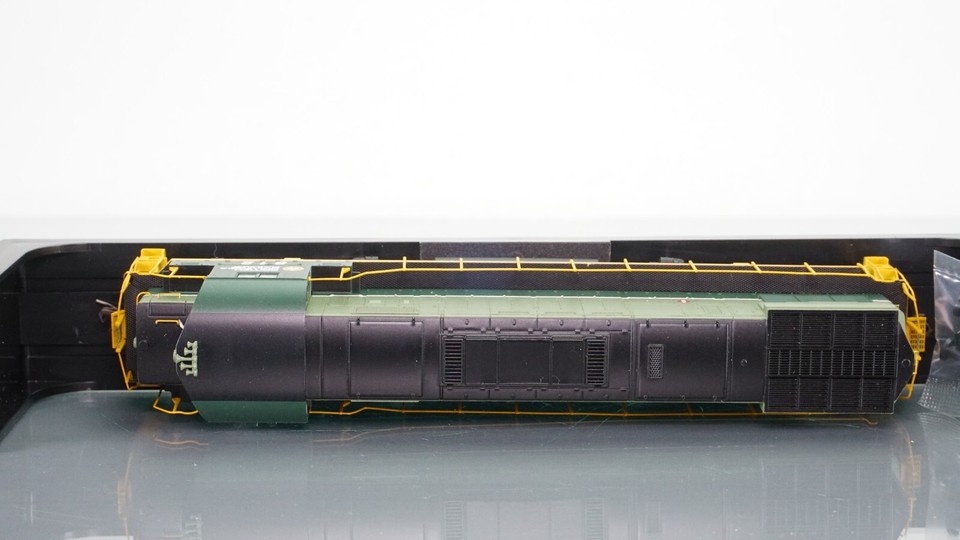 Atlas Classic Silver C425 Ph2 BC Rail 812 HO scale | eBay