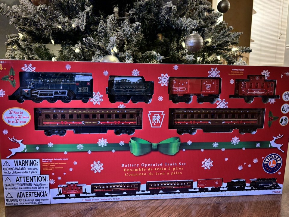 Lionel 37-pcs Holiday Battery-operated Train Set | eBay