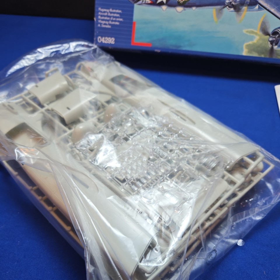 Revell #04292 PB4Y-2 "Privateer" (RY-3/P4Y-2) 1:72 Model Kit Open Box ...