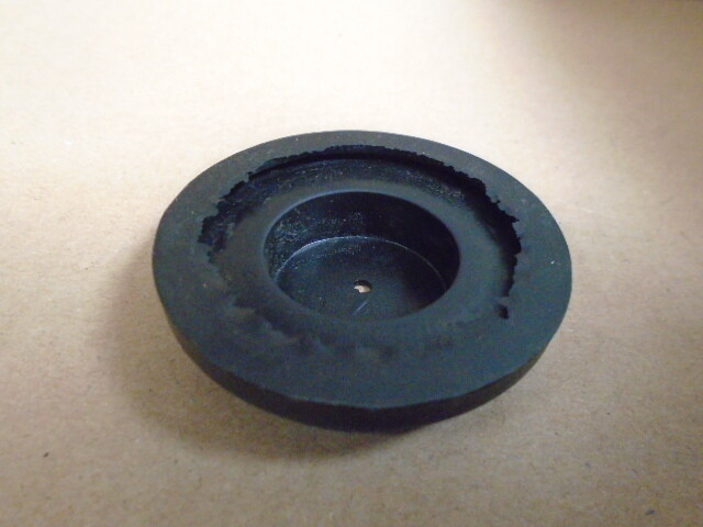 Triumph TR5 TR6 ** SEAL for Fuel Cap - Vented ** TR4 TR4A Spitfire etc ...
