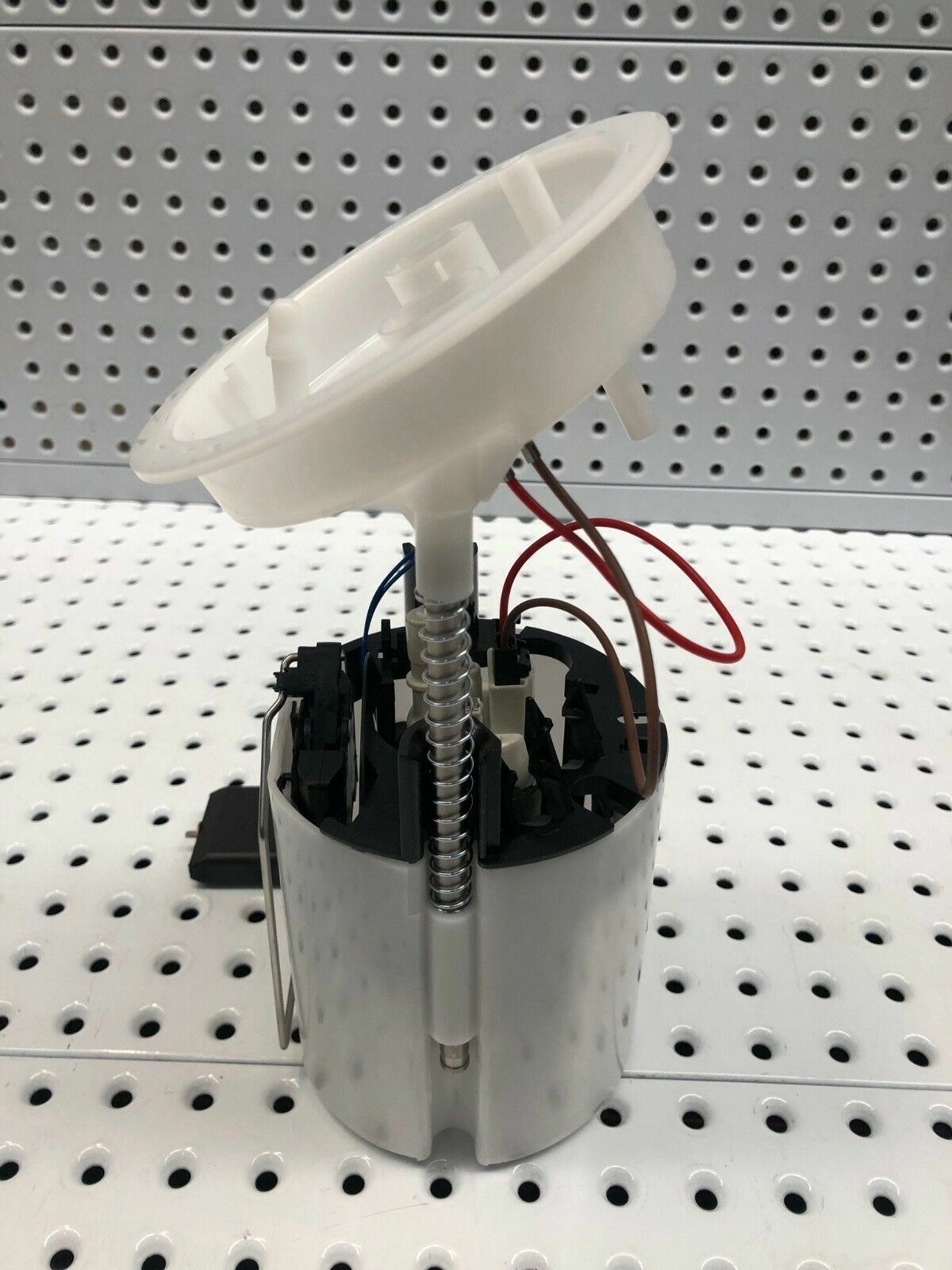 GENUINE QUALITY FUEL PUMP BMW 320i E90 05/2007-09/2008 4-D Sedan 2.0L ...