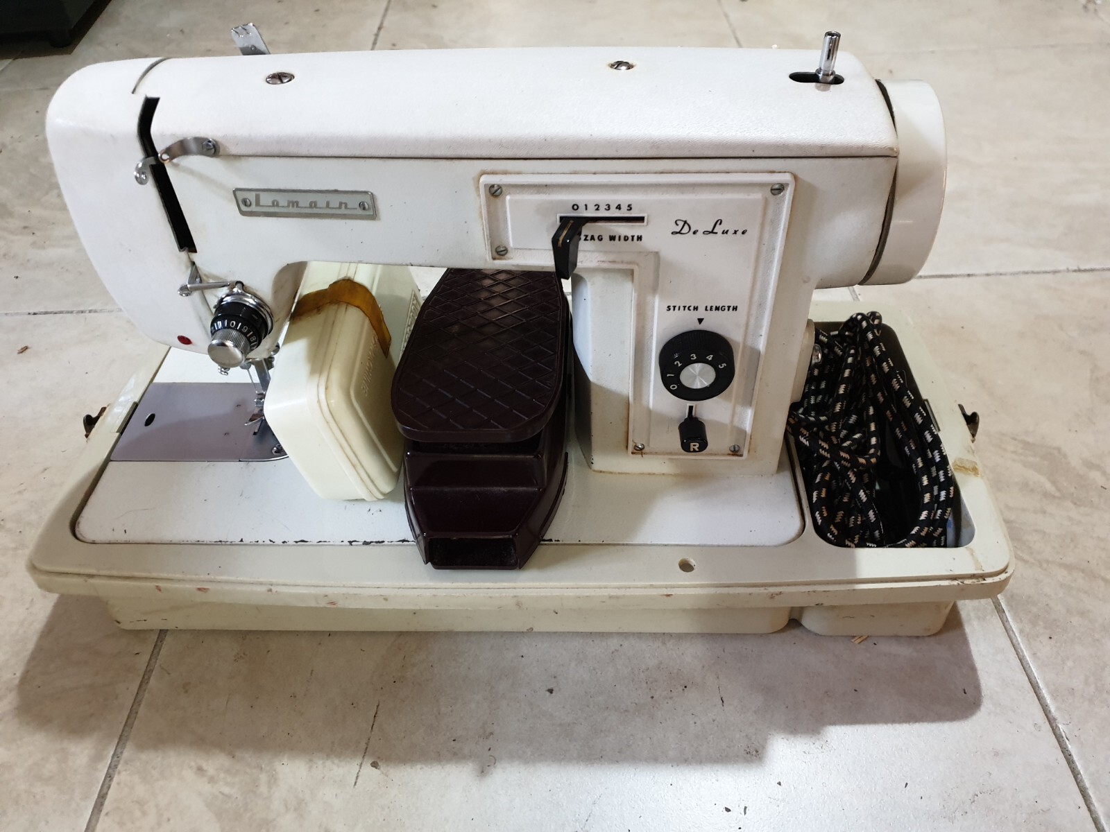 Vintage LEMAIR Sewing Machine Deluxe model, not sure 100% working #7 ...