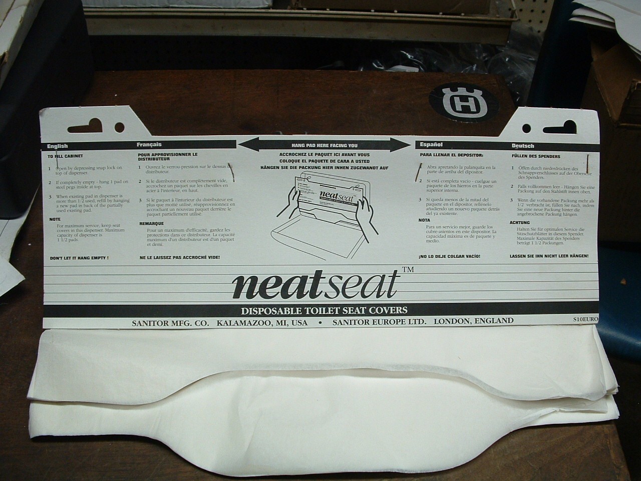 500 SANITOR HANGING DISPOSABLE SEAT COVERS TO FIT SANITOR NEAT SEAT ...
