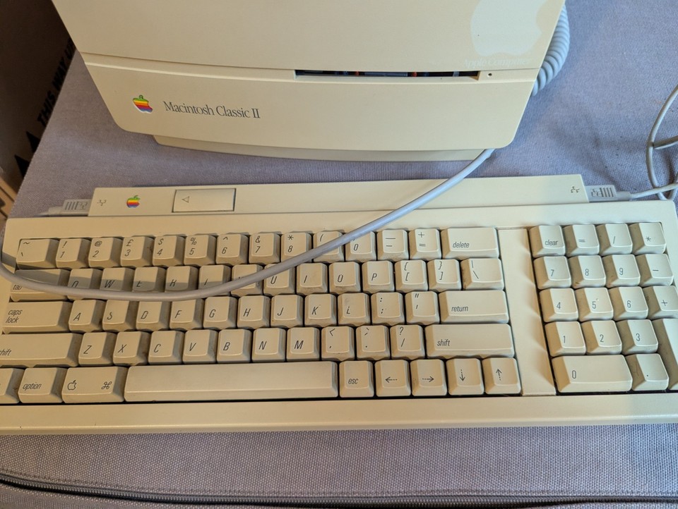 Apple Macintosh Classic Vintage Computer with carry bag | eBay UK