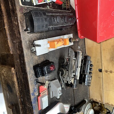 Lot Of Vintage Trains Marx Locomotive 1666 & Searchlight 3250 & More ...