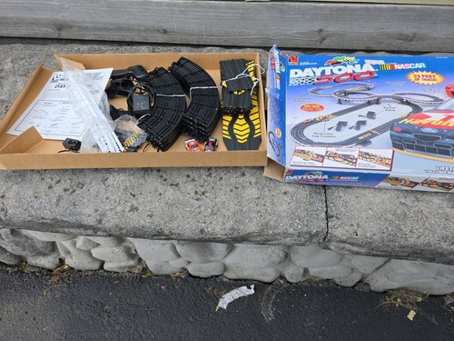 Life Like Racing Daytona 500 HO Scale Electric Slot Car Set Read | eBay