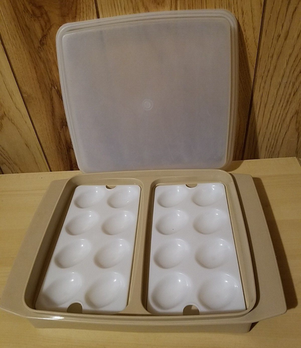 TUPPERWARE DEVILED EGG HOLDER /KEEPER/ CARRIER BEIGE VINTAGE PRE-OWNED ...
