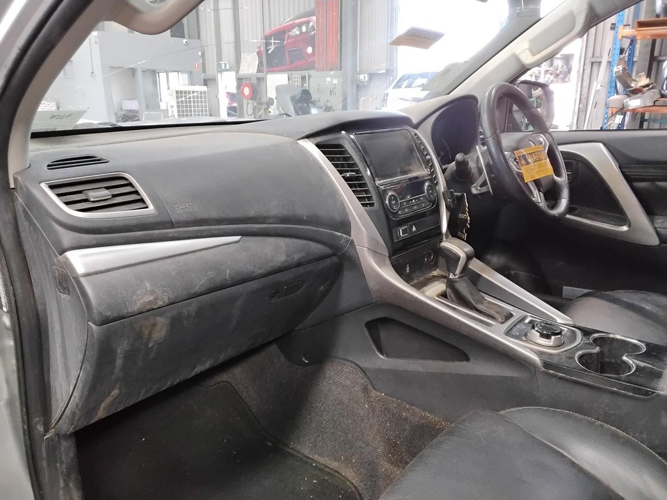 MITSUBISHI PAJERO POWER WINDOW SWITCH RH FRONT (MASTER SWITCH), PAJERO ...