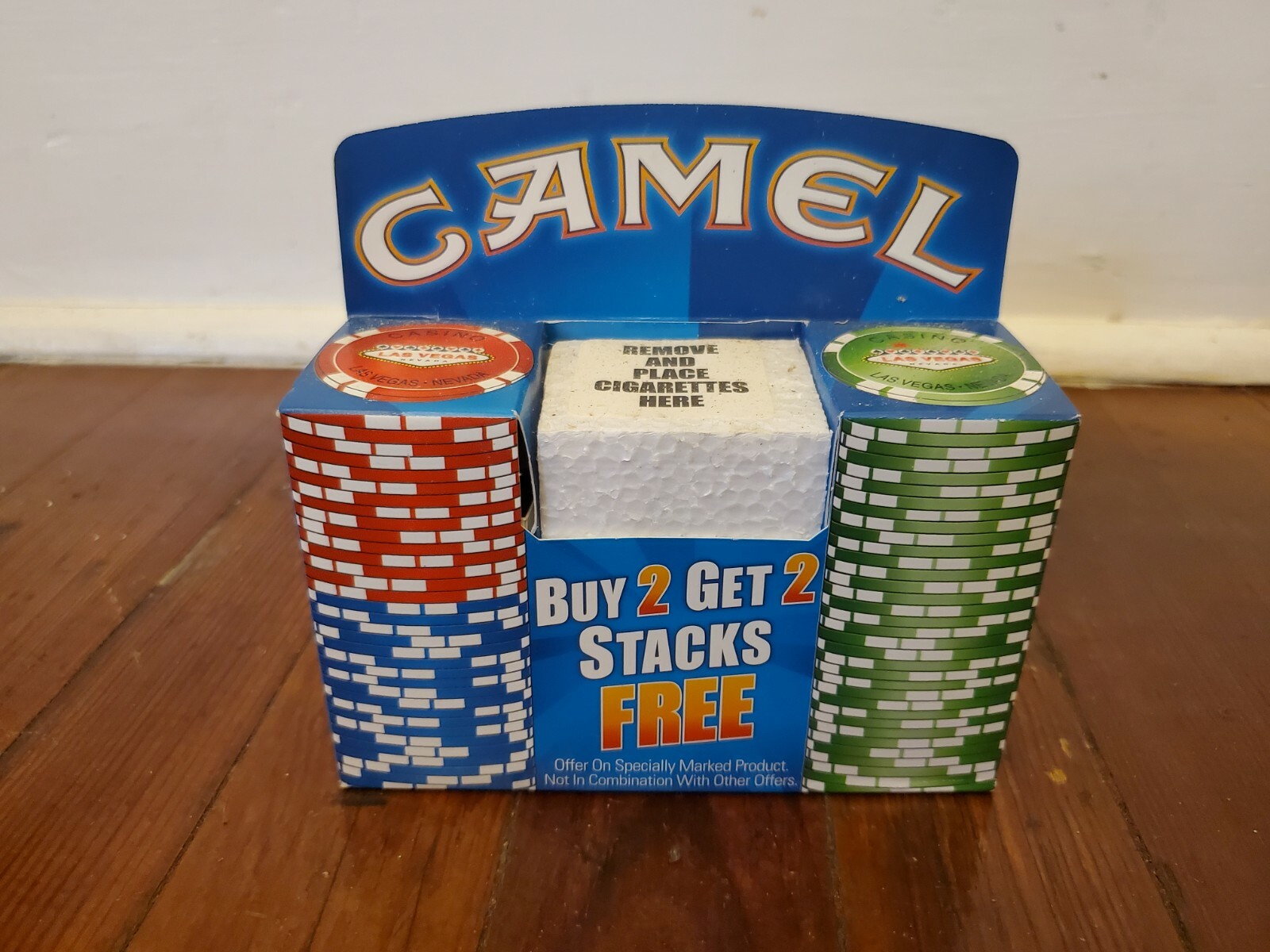 CAMEL Las Vegas Casino Poker Chips Boxed Vintage Set of 50 Red Green ...