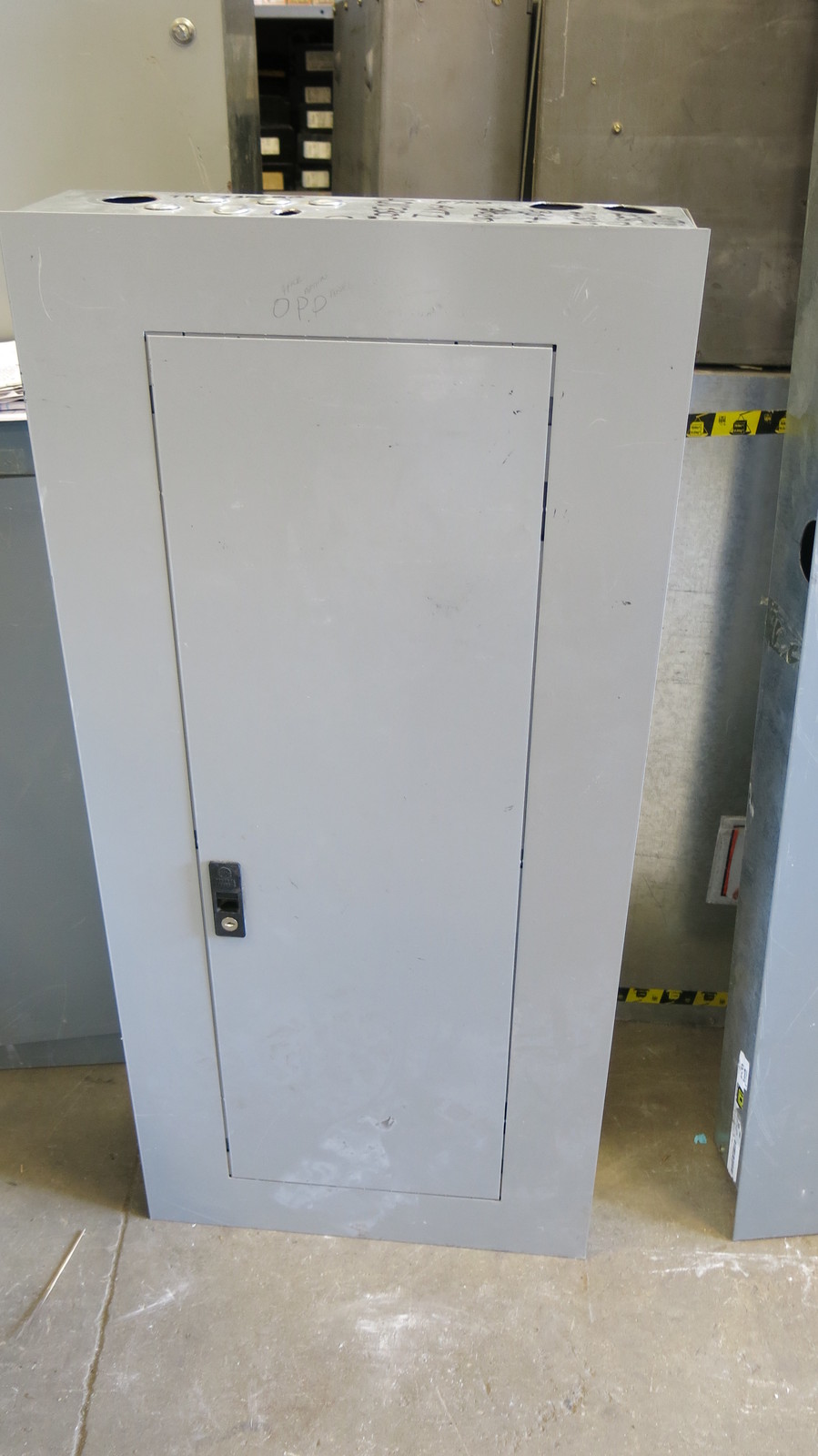 GE AQU3302RCX Panelboard THQB32100 Main Breaker 120/208 Volt 3PH4W 30 ...