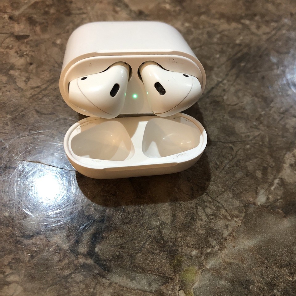 Apple AirPods 1st Generation with Charging Case White Earbuds No Cable ...