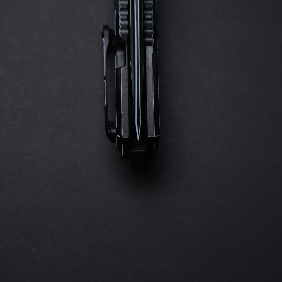 Heretic Knives Medusa Cel Shaded - Grey Shading / MagnaCut Tanto Blade ...