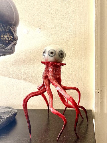 Prop T - Ocellus Alien Earth Fan Made 1:1 Scale Statue Model with Art ...