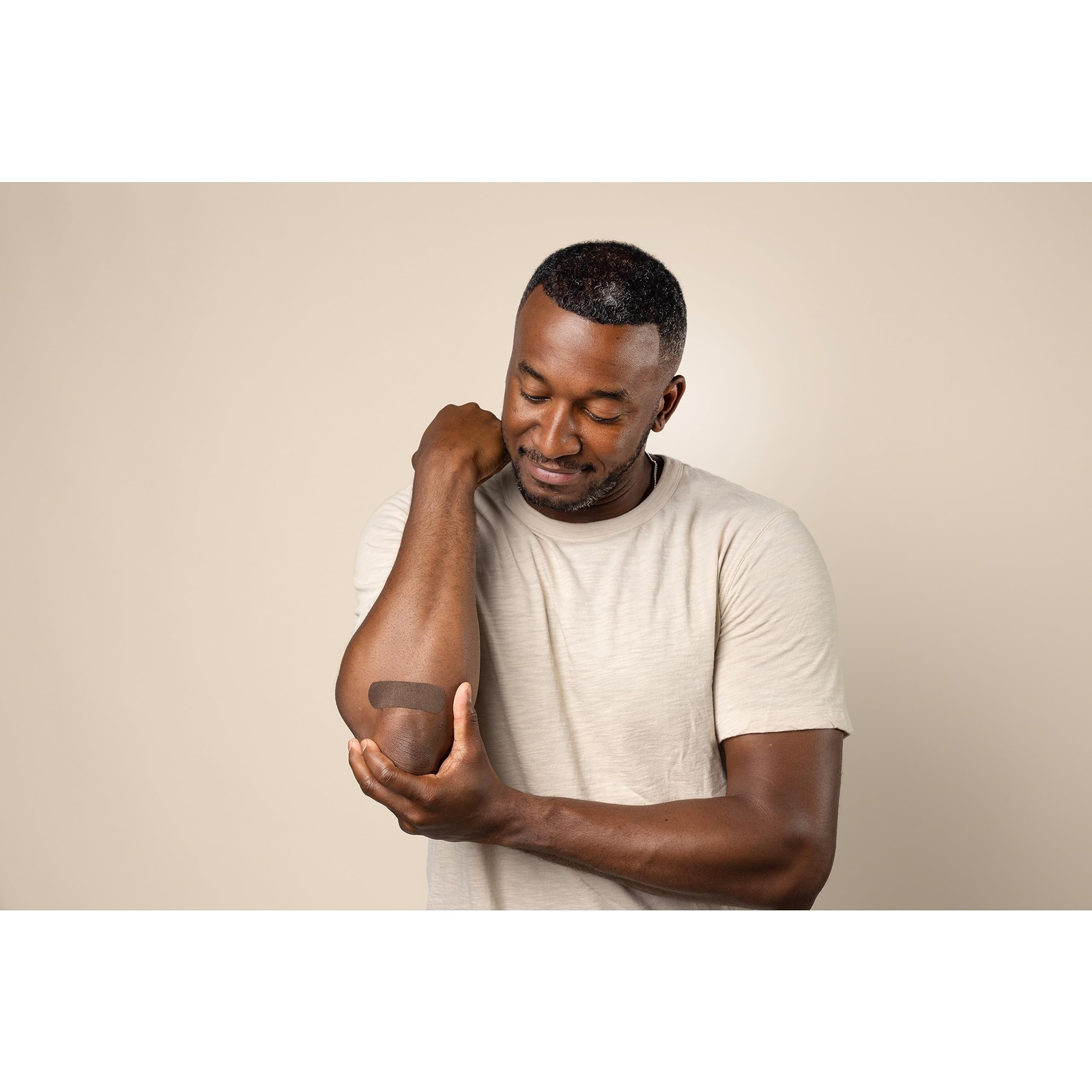 Band-Aid Ourtone Deep Brown Flexible Fabric Bandages Brown Skin Tone ...