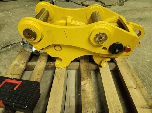 NEW Caterpillar 320 CAT Hydraulic Quick Coupler Excavator 80mm Pins 318 ...
