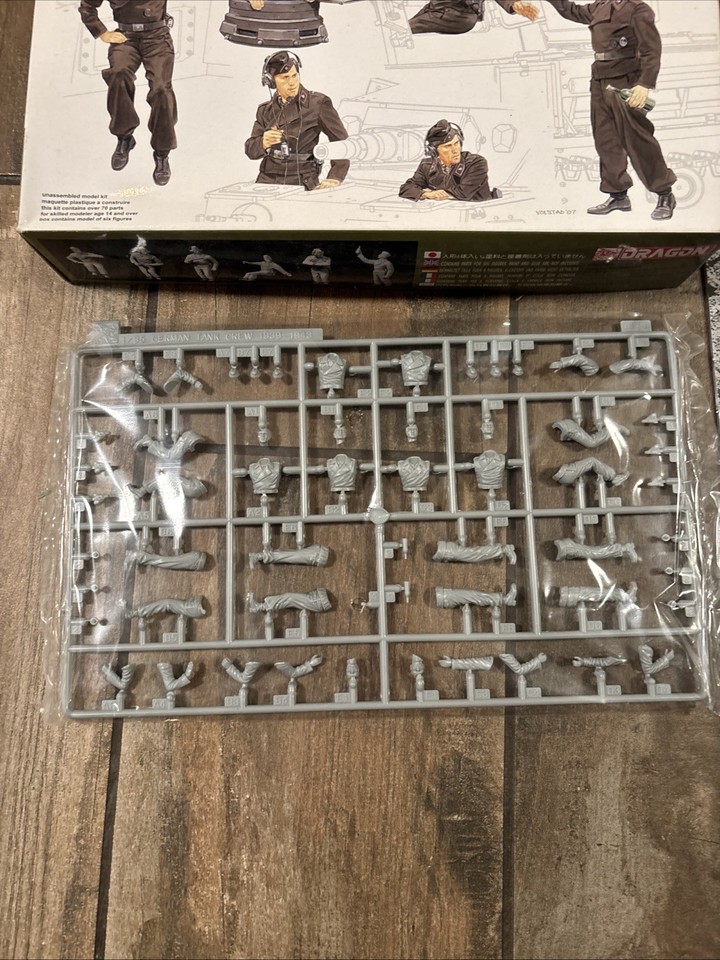 Dragon Models 6375 1/35 scale German Tank Crew 1939-1943 Missing ...