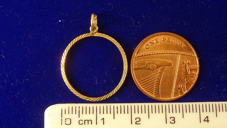 Vintage Double Sided D Cut 9ct Gold HALF SOVEREIGN MOUNT PENDANT 0.5Gr ...