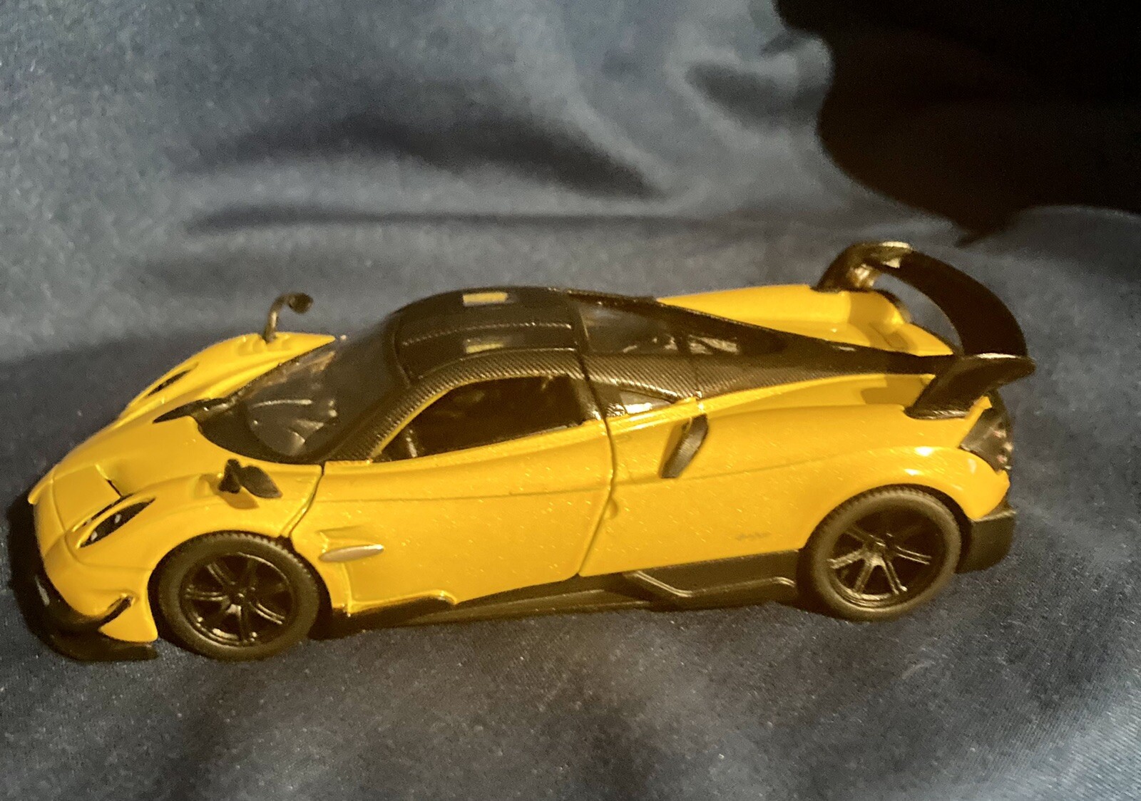 Kinsmart 2016 Pagani Huayra BC KT5400 1:38 Diecast Pullback Car-Yellow ...