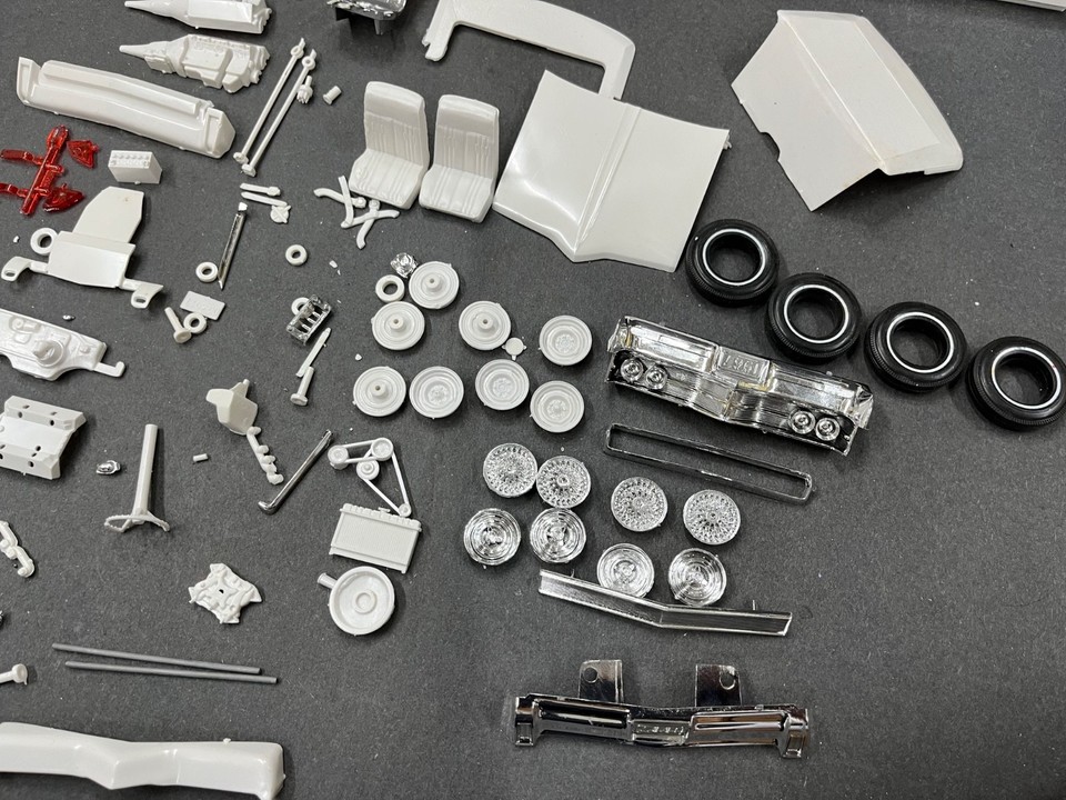 Johan 1967 Chrysler 300 Convertible Vintage 1/25 KIT McM Bagged kit | eBay