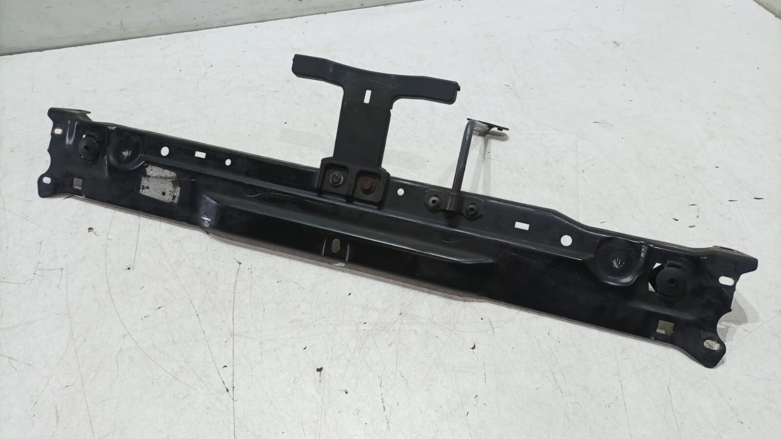 MERCEDES C CLASS W204 2009 - GRILL SUPPORT BRACKET A2048850136 | eBay