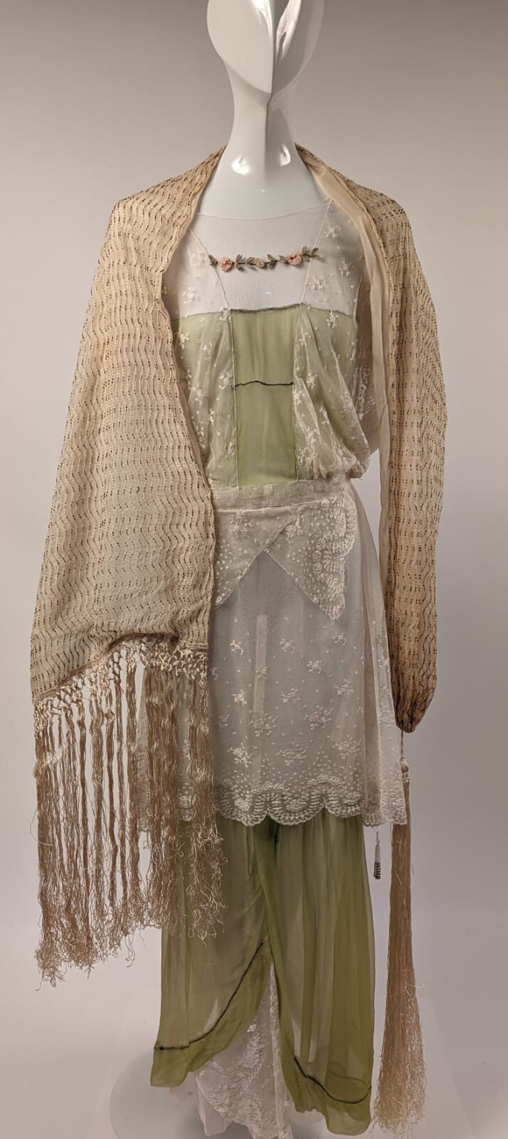 BEAUTIFUL UNUSUAL EDWARDIAN GLASS BEADED STOLE FOR DRESS W HUGE TASSEL ...