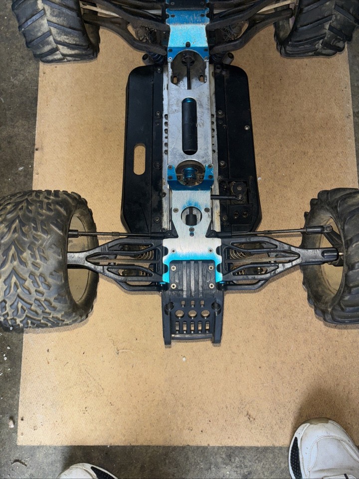 Thunder Tiger MTA4 S28 Nitro Monster Truck 1/8: 4WD RC Truck Used AS IS ...