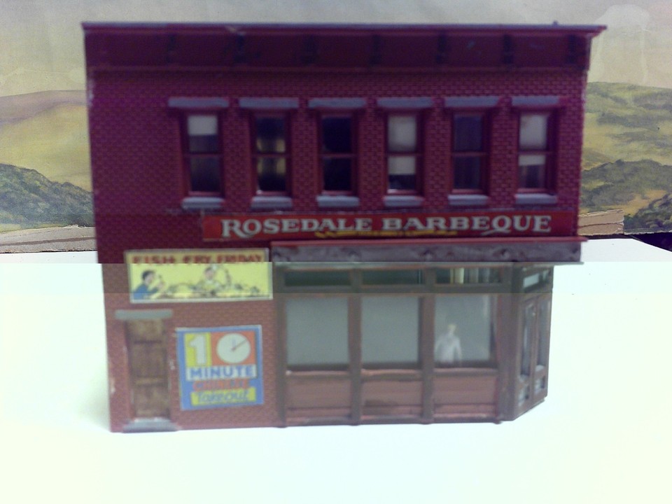HO Scale Walthers Merchant Row I 933-2028 11" X5" with figures ...