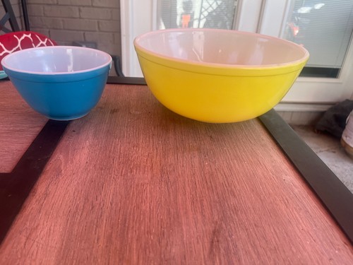 2 Vintage Pyrex Primary Yellow 4 Quart Mixing Bowl #404 /40111 2 Pt ...