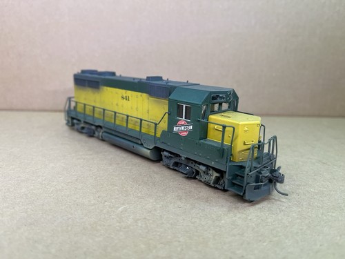 Kato EMD GP35 HO Scale Diesel Locomotive #841 Chicago & North Western -Weathered | eBay